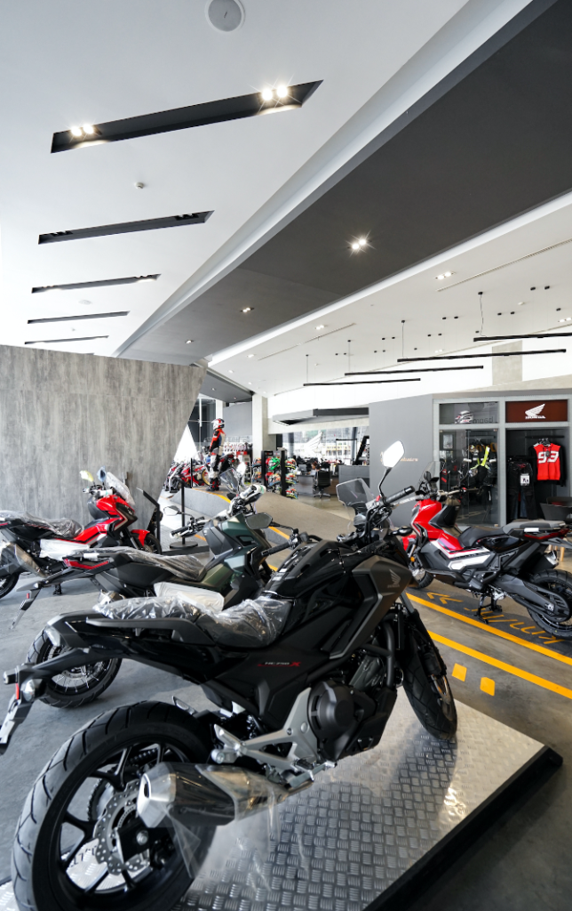 Honda BigWing - Whitesp-ce