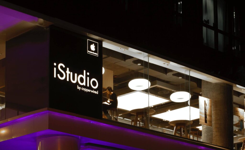 iStudio - Whitesp-ce